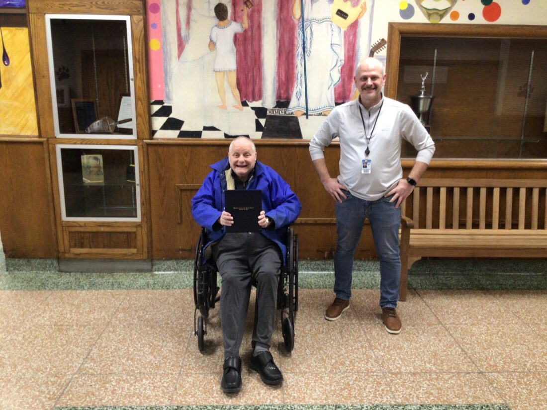 Former custodian makes special visit | News, Sports, Jobs - Observer Today